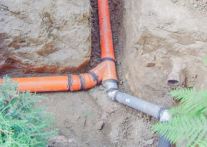 Drainage im Garten verlegen » Wann und was ist notwendig?