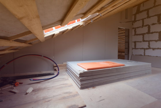 Holzdecke mit Rigips verkleiden » Tipps für Ihr Projekt