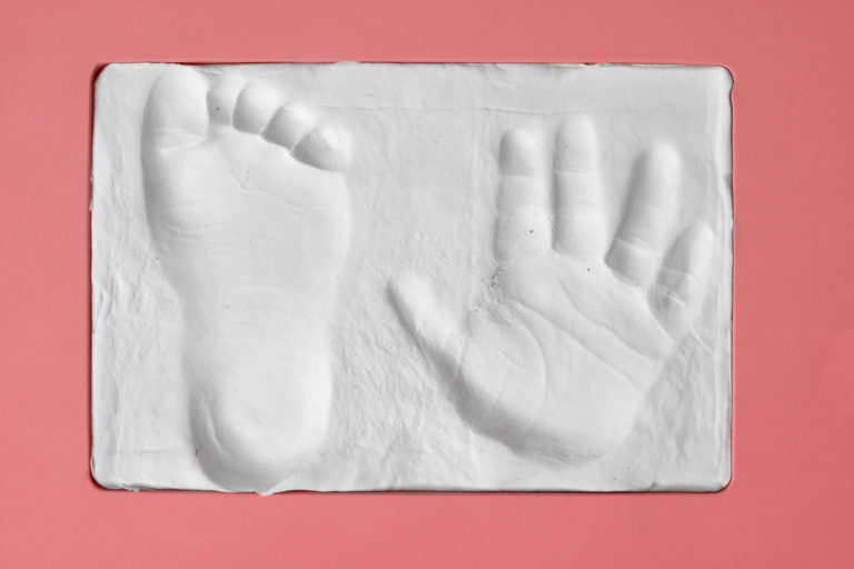 Hand aus Gips gießen - Auf die richtige Vorbereitung kommt es an