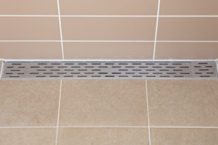 Abfluss in der Dusche öffnen - Diese Möglichkeiten haben Sie